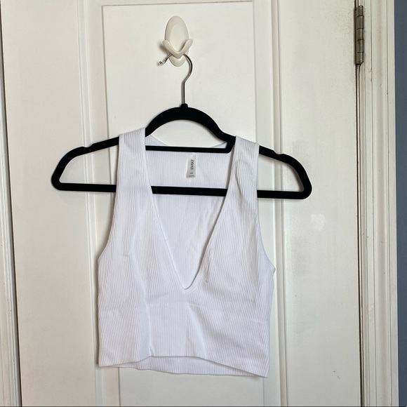 Anwnd | Tops | Anwnd White Plunge Crop Top | Poshmark